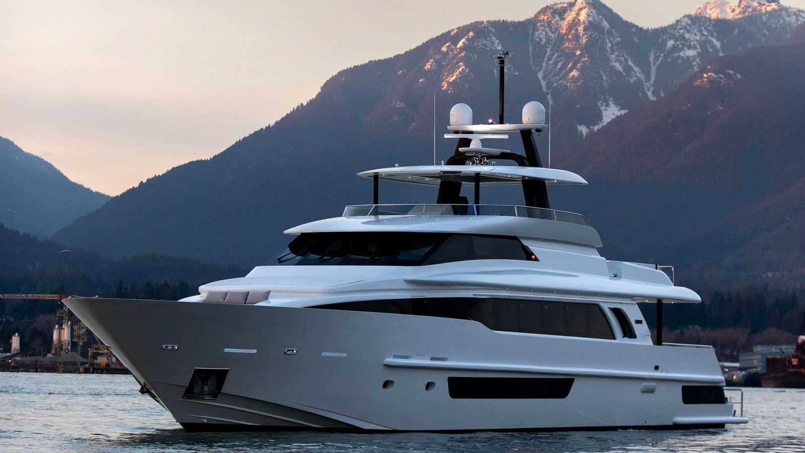 Crescent Lady yacht (Crescent Custom Yachts, 35.66m, 2020)